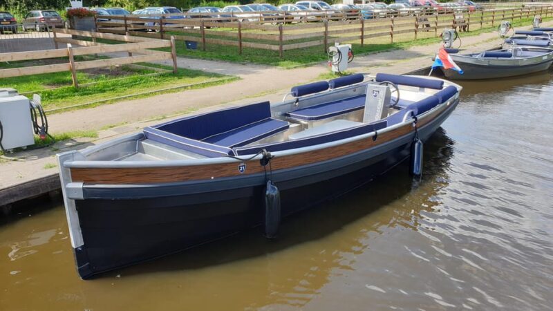 Boatrental 2 Hours 12 Person with Steeringwheel and cushions - Analyzing Cost and Value
