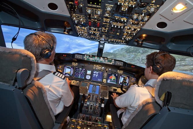 Boeing 737-800 flight simulator session. Scenic Flight - 30 mins - Key Points
