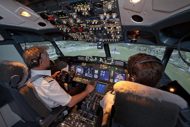 Boeing 737-800 flight simulator session. Scenic Flight - 30 mins - Is It Worth the Price?