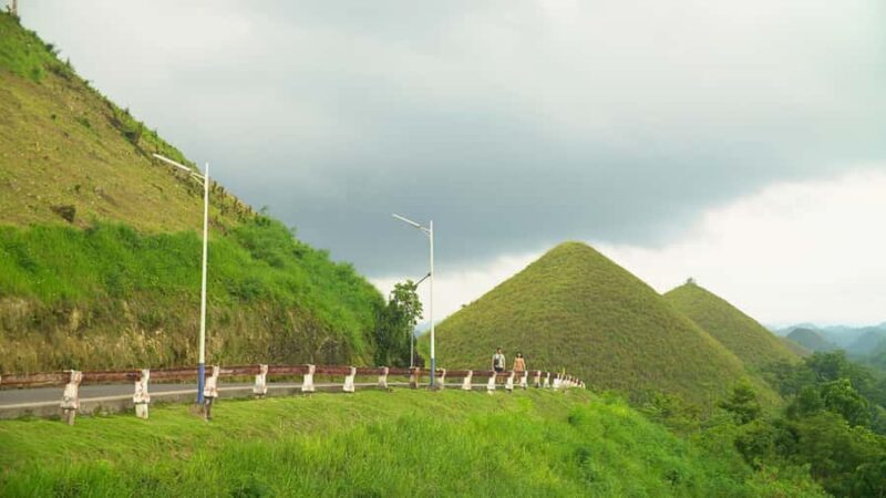 Bohol: Chocolate Hills, Tarsiers & Loboc River - Transport and Group Dynamics