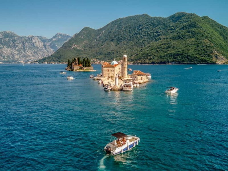 Boka bay/Blue cave speedboat tour for a lifetime memories - Starting Point and Overall Atmosphere