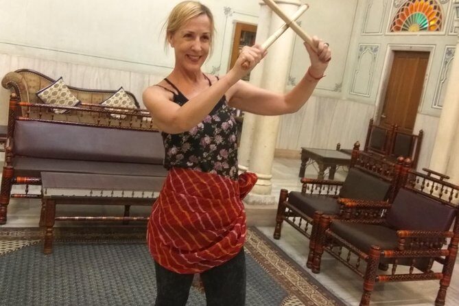 Bollywood Dance Class - Groove and shake on Hindi Movie hits ! - How the Class Is Structured