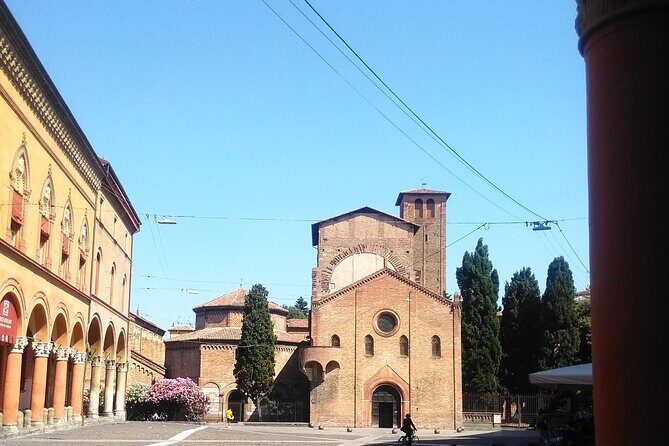 Bologna : a walk into history - Discovering Bologna with a Well-Practiced Guide