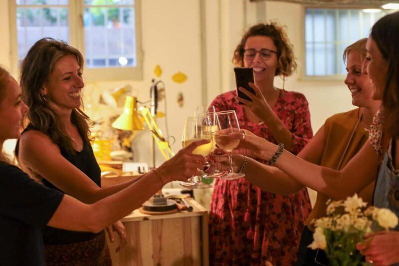 BOLOGNA APE IN LAB: Create your own jewelry while sipping a glass of wine! - The Social Element and the Drinks