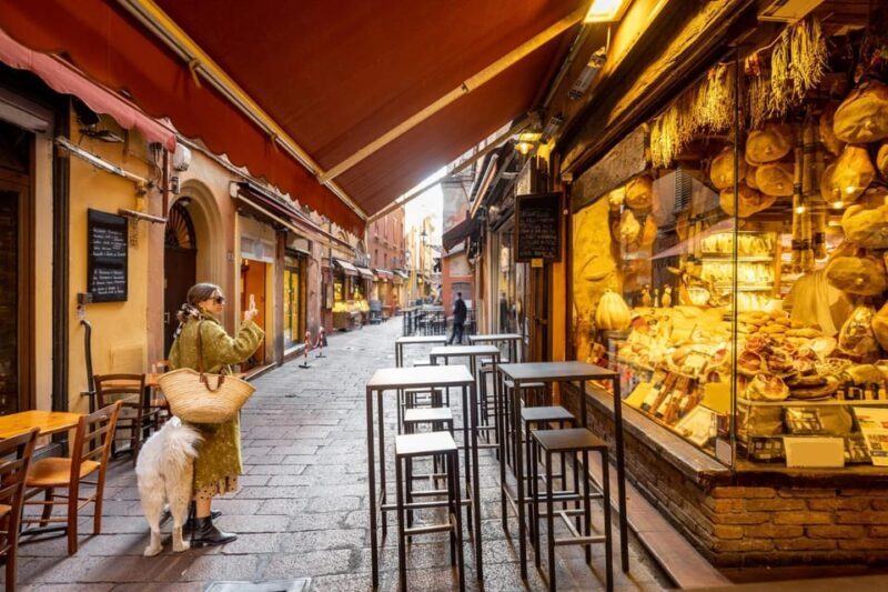 Bologna: Express Walk with a Local in 60 minutes - Key Points