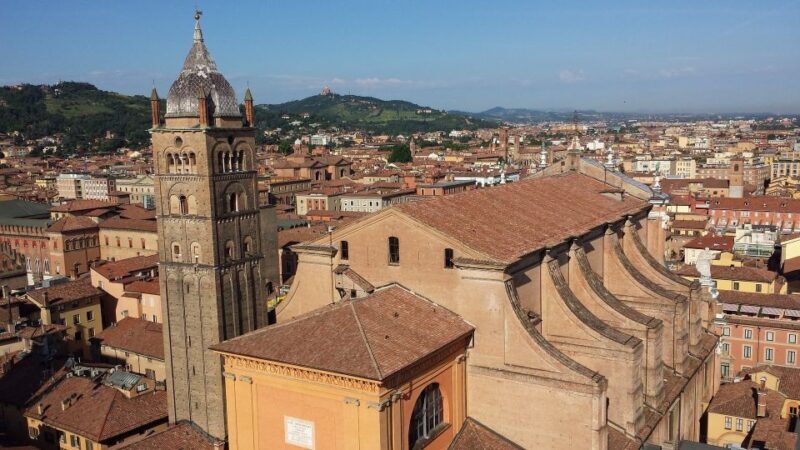 Bologna: Guided Architecture Walking Tour - Key Points