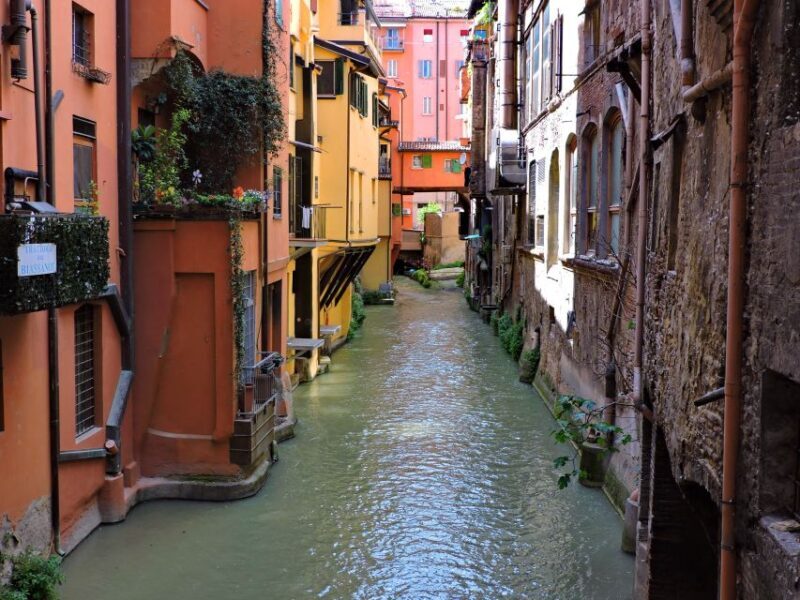 Bologna: Private Tour with a Local Guide - Bologna: Private Tour with a Local Guide