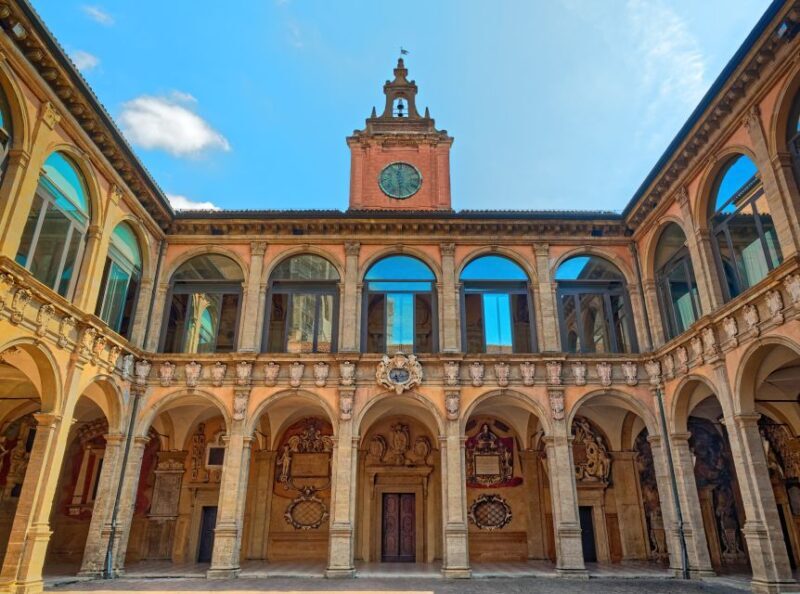 Bologna: The Secrets of Bologna With Spanish guide - Key Points