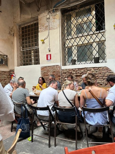 Bologna: Walking Food Tour and Highlights with a Local Guide - Practical Details and Considerations
