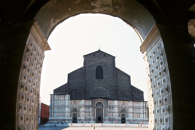 Bologna's Ancient and Recent History: A Self-Guided Audio Tour - Weaknesses and Considerations