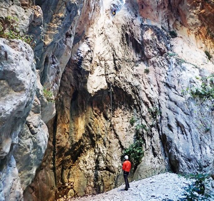 Bolulla: Canyoneering Experience in Torrent de Garx Ravine - The Guides and Group Size