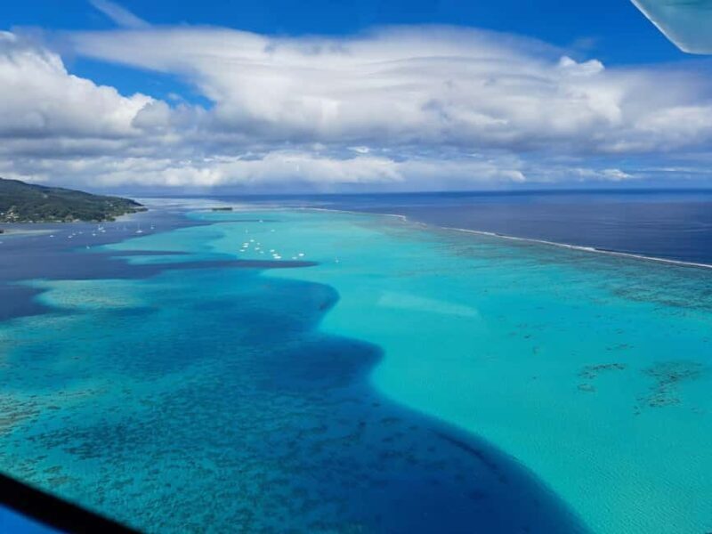 Bora-Bora 30 minutes private flight in light aircraft - An Up-C Close Look at the Flight Experience
