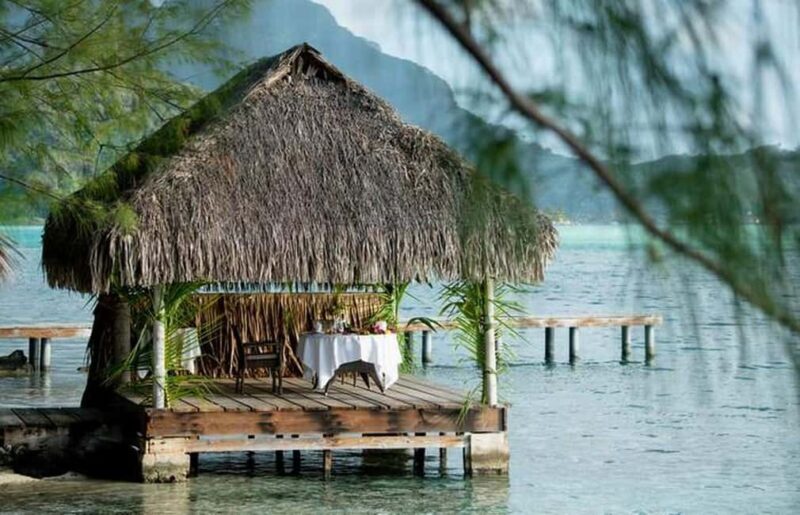 Bora Bora: Private Sunset Cruise Polynesian Motu Dinner - Key Points