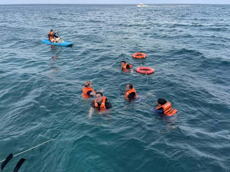 Boracay Epic Yacht Party by Sundancer - Authentic Traveler Voices