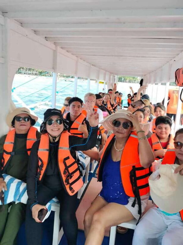Boracay: Island Hopping with Snorkeling and Crystal Cove - Key Points