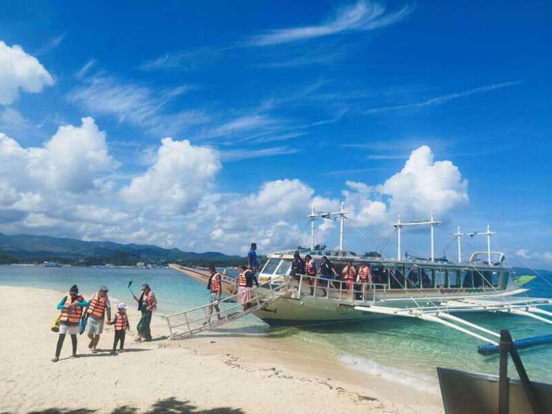 Boracay: Private Island Hopping and Lunch with Seaview - Key Points