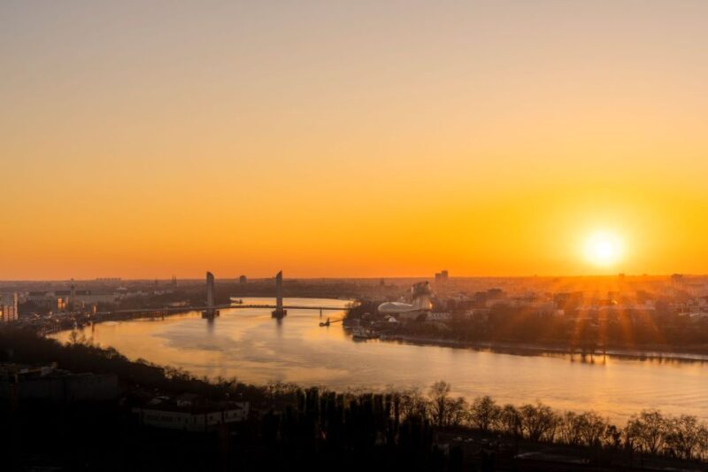 Bordeaux: 2-Hour River Dinner Cruise - The Experience in Detail