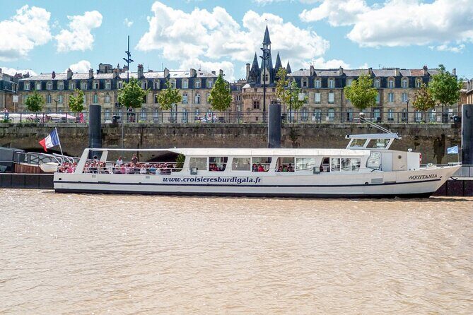 Bordeaux by the Water commented cruise - The Sum Up