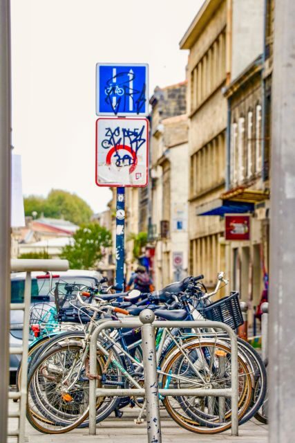 Bordeaux: Express Walk with a Local in 60 minutes - Dive Into the Itinerary