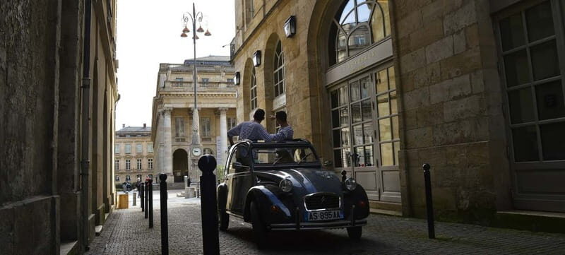 Bordeaux: Private Tour in a Citroën 2CV - Discovering Bordeaux in a 2CV