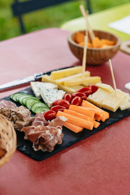 Bordeaux: St. Emilion Day Trip with Wine Tasting and Lunch - Guides & Personal Touch