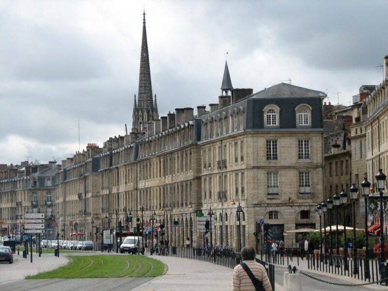 Bordeaux: Tour with Private Guide - Why Choose the Bordeaux Private Guided Tour?