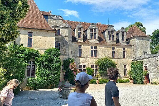 Bordeaux wine tour: 2 wineries (red & white wine) - FAQs
