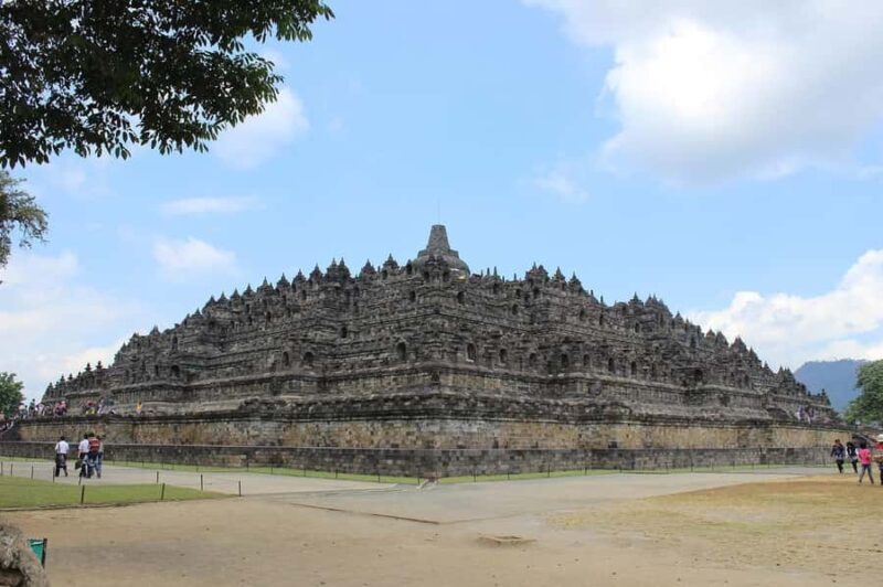 Borobudur climb to the top and Prambanan from Yogyakarta - Starting the Journey: Hotel Pickup and Transportation