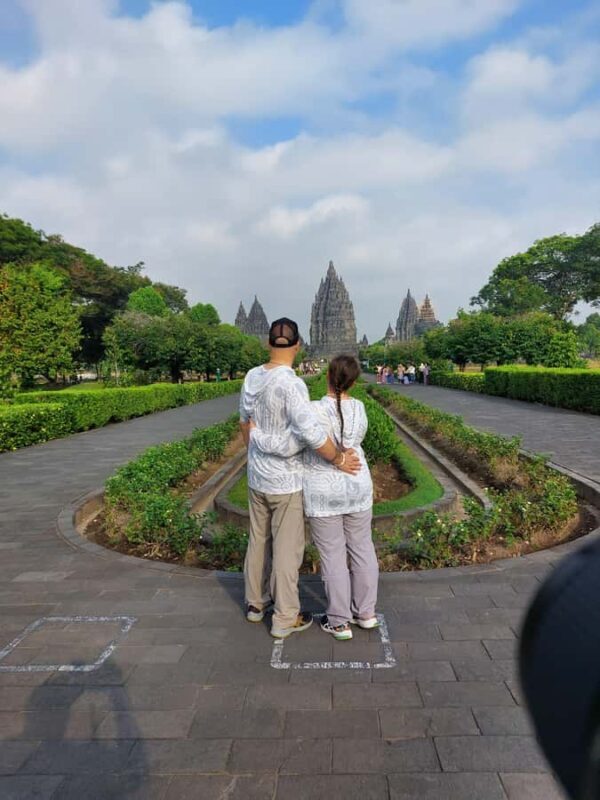 Borobudur sunrise from hill, Merapi volcano & Prambanan - Key Points