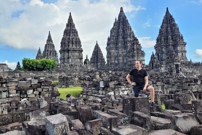 Borobudur Temple Climb To The Top & Prambanan Temple - 1 day tour - What the Reviews Say