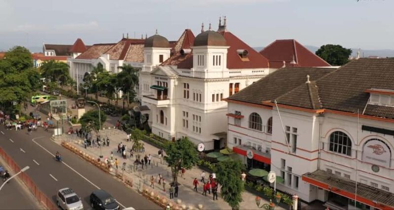 Borobudur to Malioboro: Stones, Spires & City Lights - Exploring the Temples: Borobudur and Prambanan