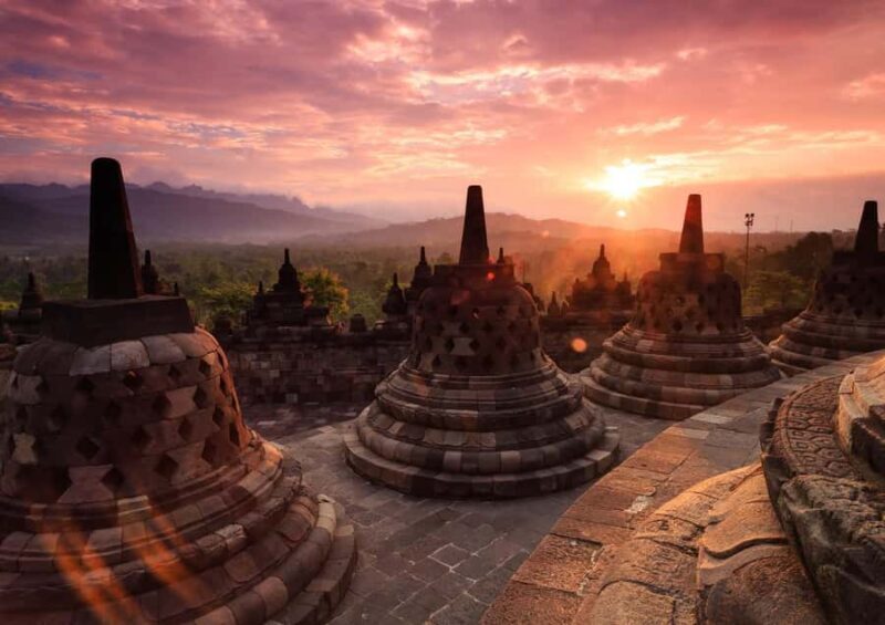 Borobudur Tour : guarantees climb up top of temple structure - FAQ