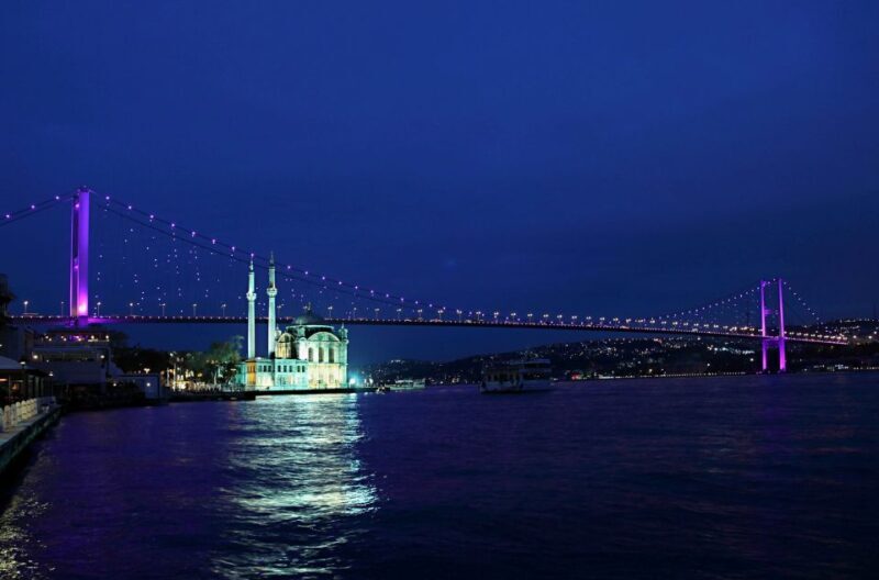 Bosphorus: Dinner Cruise with Live Performances Experience - Authenticity and Cultural Connection