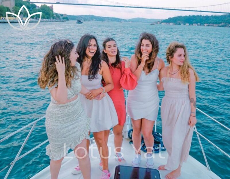 Bosphorus: Sunset Yacht Cruise with Guide, Snacks and Wine - FAQ
