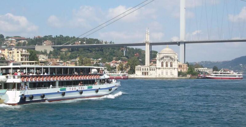 Bosphorus Tour With Lunch - Analyzing the Experience: What You Can Expect