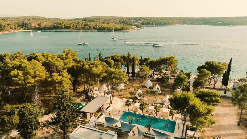 Bra: Half-Day Beach Party Transfer to Olife Beach Club - Key Points