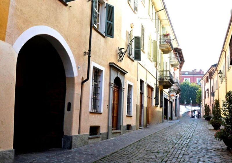 Bra: Historic Town Highlights Guided Walking Tour - Why This Tour is a Great Introduction to Bra