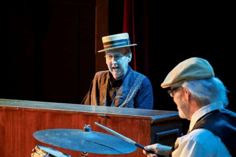 Branson: Comedy Bash Dinner Show - An In-Depth Look at the Branson Comedy Bash Dinner Show