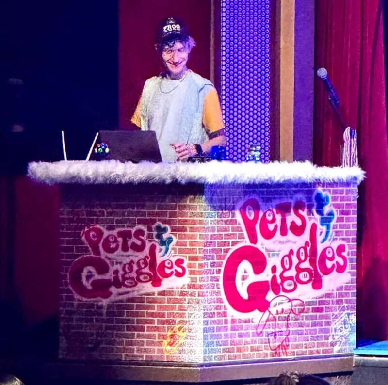 Branson: Pets and Giggles Kid's Comedy Show - What Is the Pets and Giggles Kids Comedy Show?