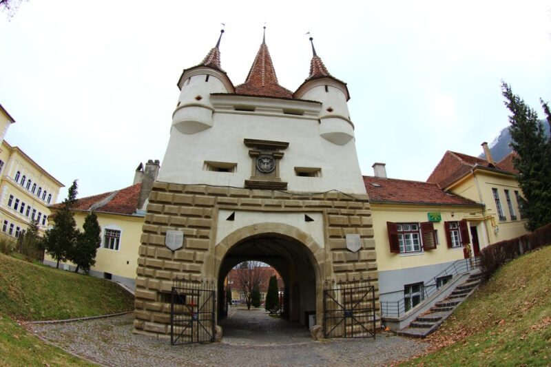 Brasov: Guided City Walking Tour with Wine - Who Should Consider This Tour