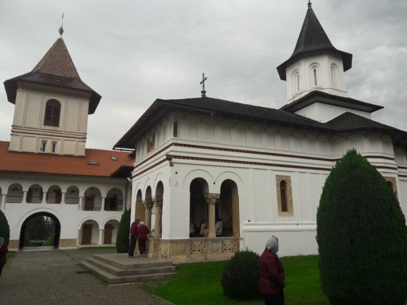Brasov: Transfagarasan Highway-Balea Lake - Carta monastery - Balea Lake and the Mountain Environment