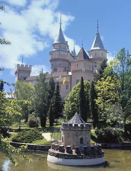 Bratislava (DayTrip): Bojnice Castle, imany, Aphrodite Spa - imany Village — A Living Museum