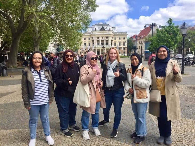 Bratislava: Guided Walking Tour with Castle Entry Ticket - Authentic Insights from Participants