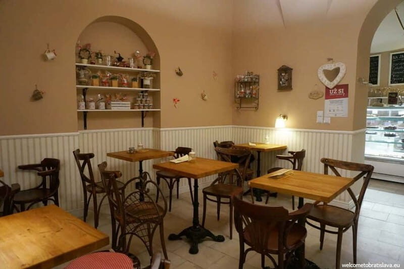 Bratislava: Old Town Cake Tasting Experience - An Honest Look at the Bratislava Cake Tasting Experience