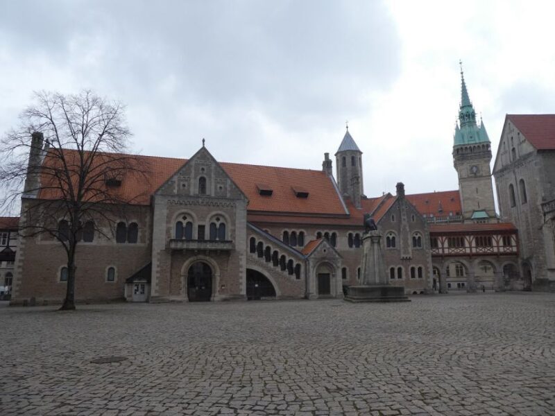 Braunschweig: Private City Walking Tour with Certified Guide - Introduction to the Braunschweig Walking Tour