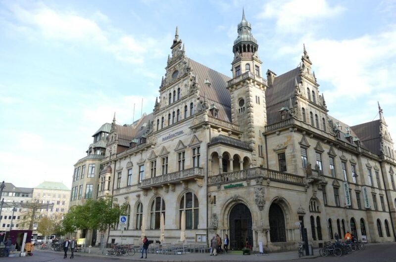 Bremen: Outdoor Escape Game in the Old Town - Who Will Love This?