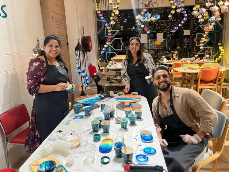 Brisbane: Resin Art Classes - Cheeseboards & Coasters - Learning Experience and Atmosphere