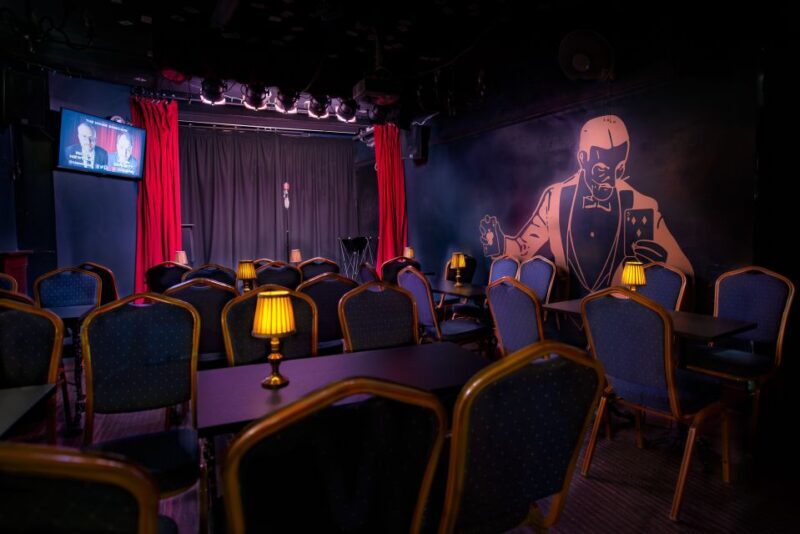Bristol: The House Magicians Comedy and Magic Show - The Venue and Atmosphere