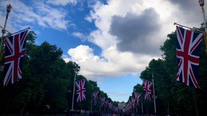 British Monarchy Walking Tour: Saxons to Windsors - FAQs