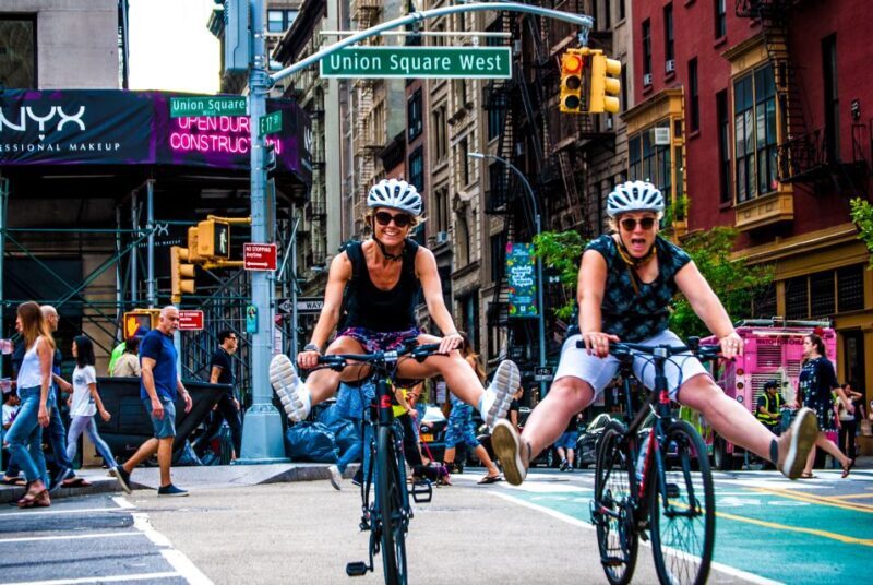 Brooklyn: Sightseeing Bike Tour with Local Guide - Starting Point and Initial Impressions